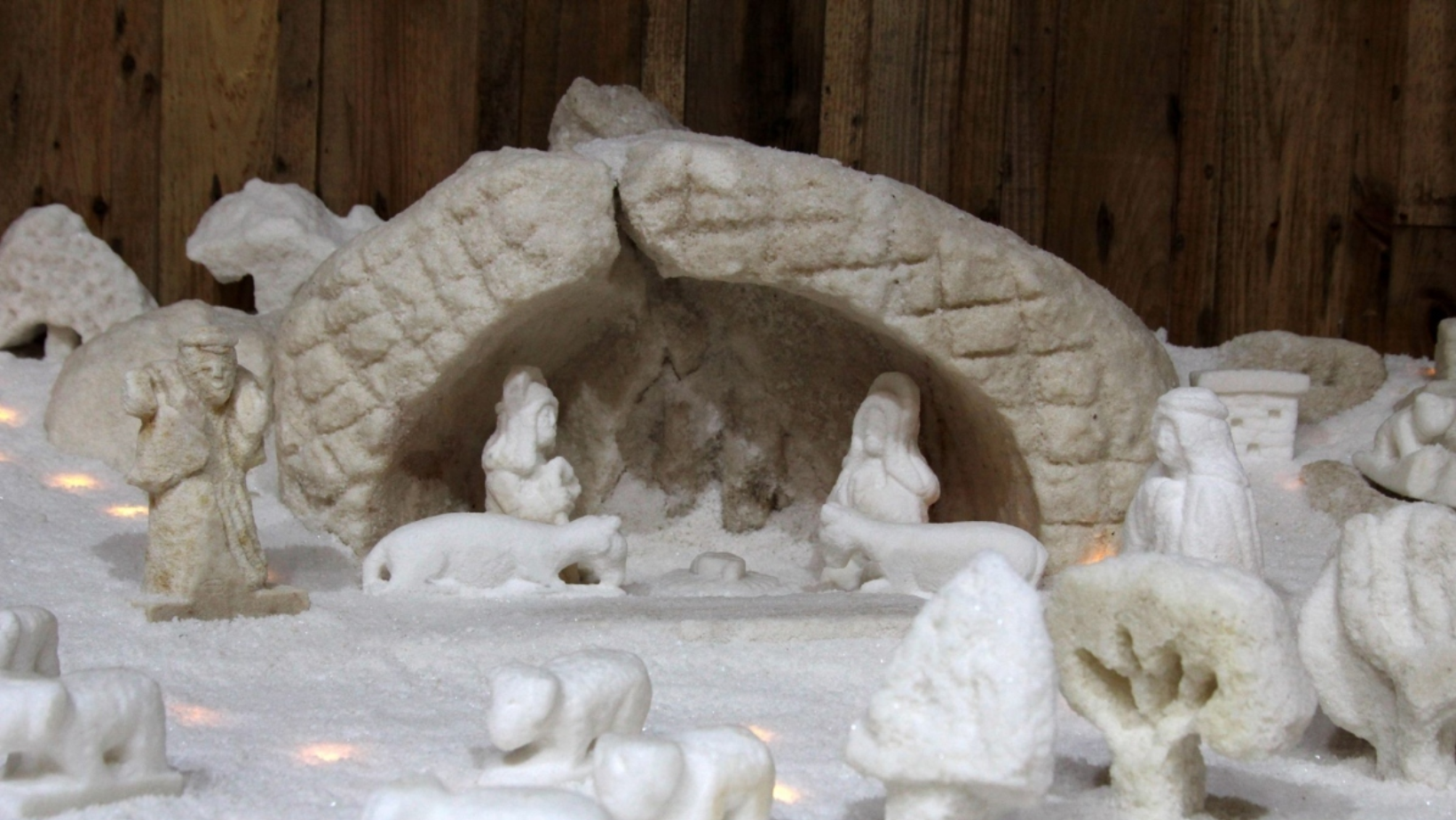 Rio Maior: Presépio feito com 30 toneladas de sal já está aberto - On fm